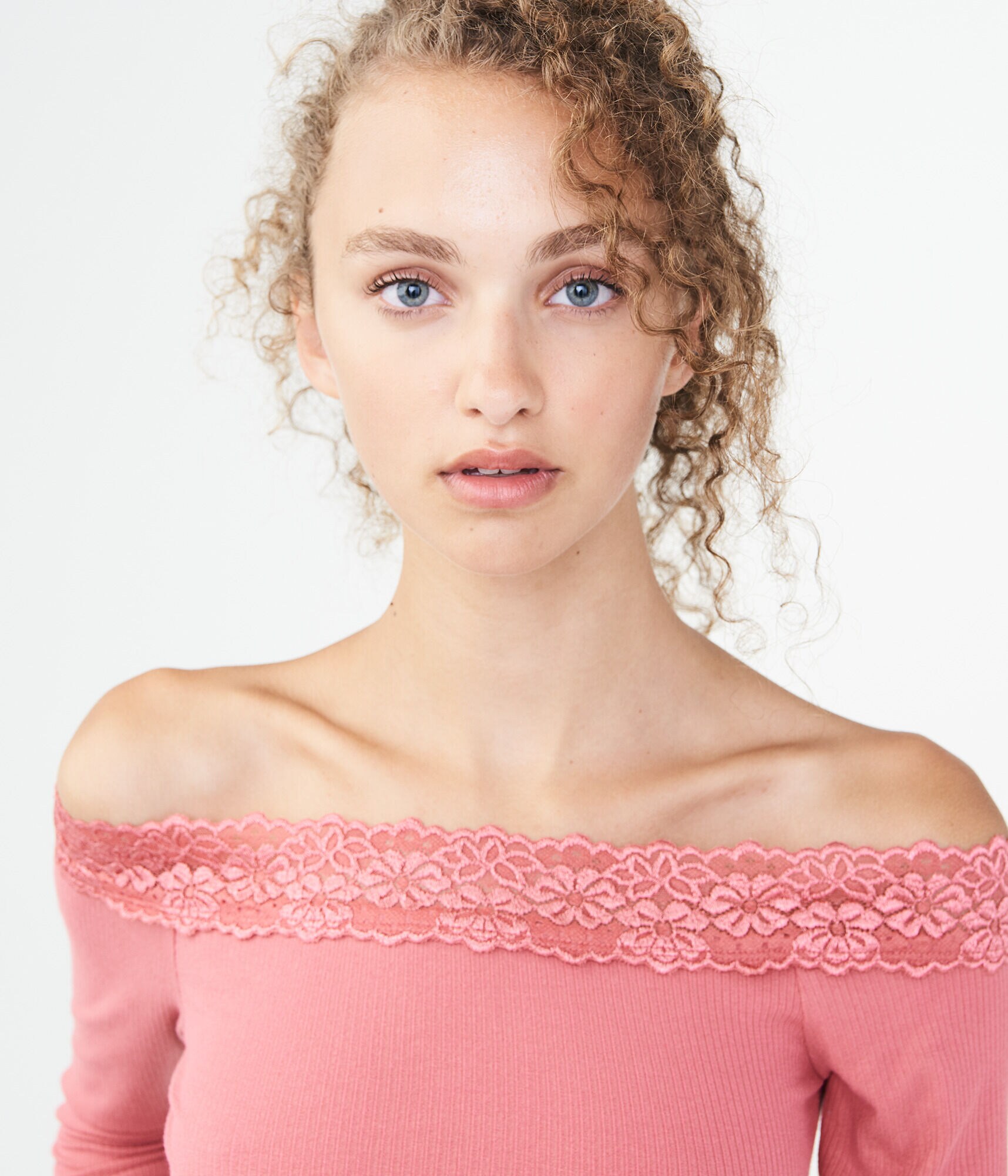 Long Sleeve Lace Off-The-Shoulder Bodycon Top