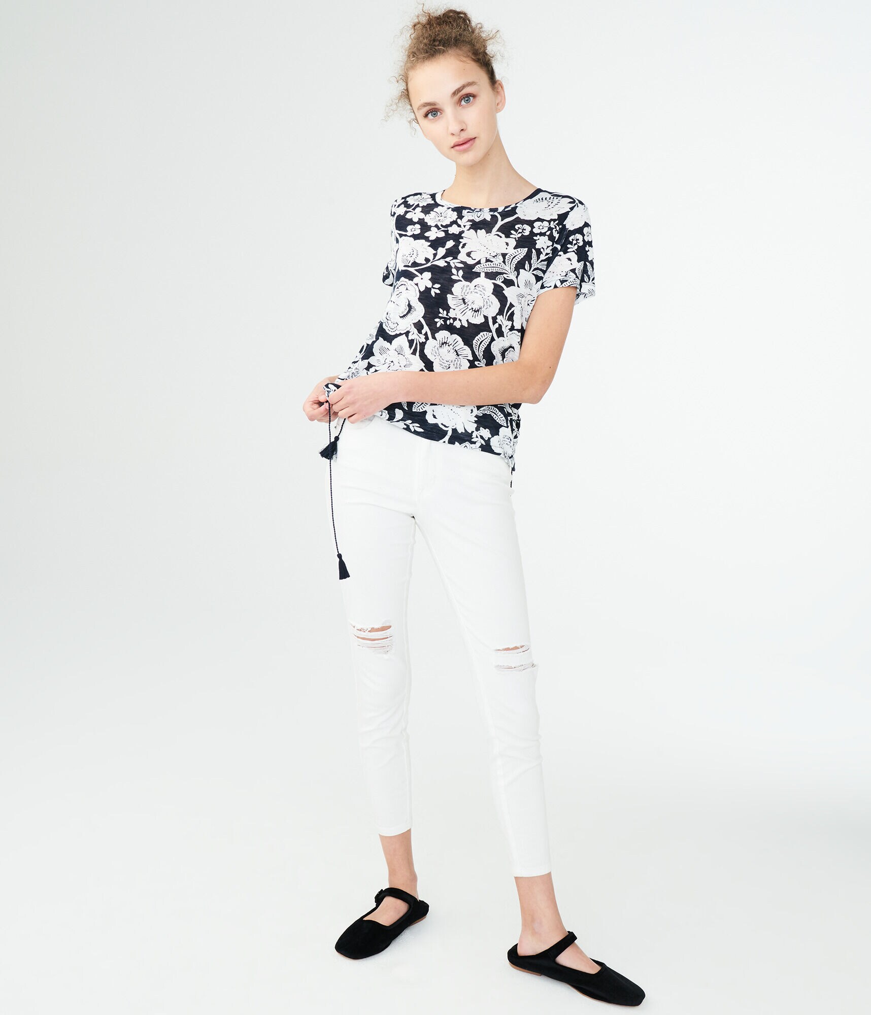 Floral Side-Tassel Tee